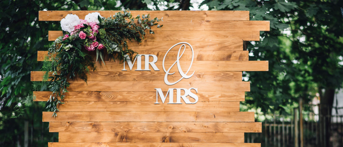 Rustic Wooden Open Air Photo Booth - White Wonder